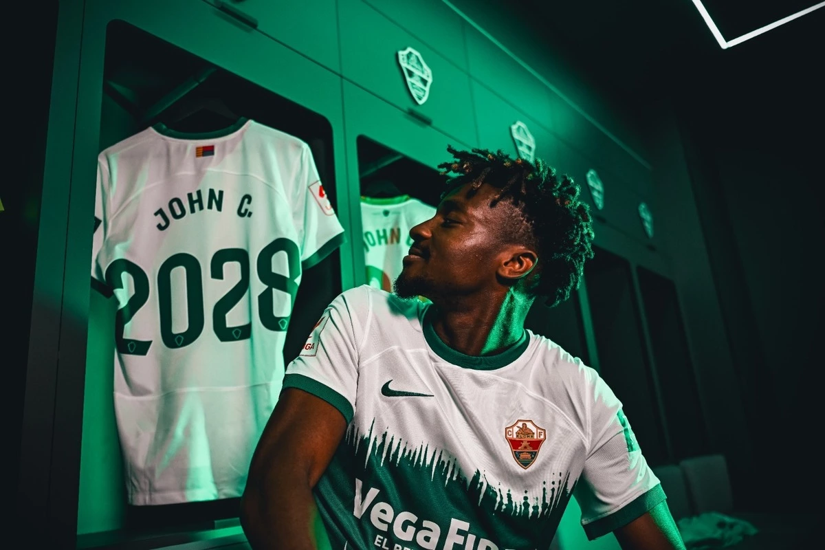 Oficial: John firma su renovación hasta 2028