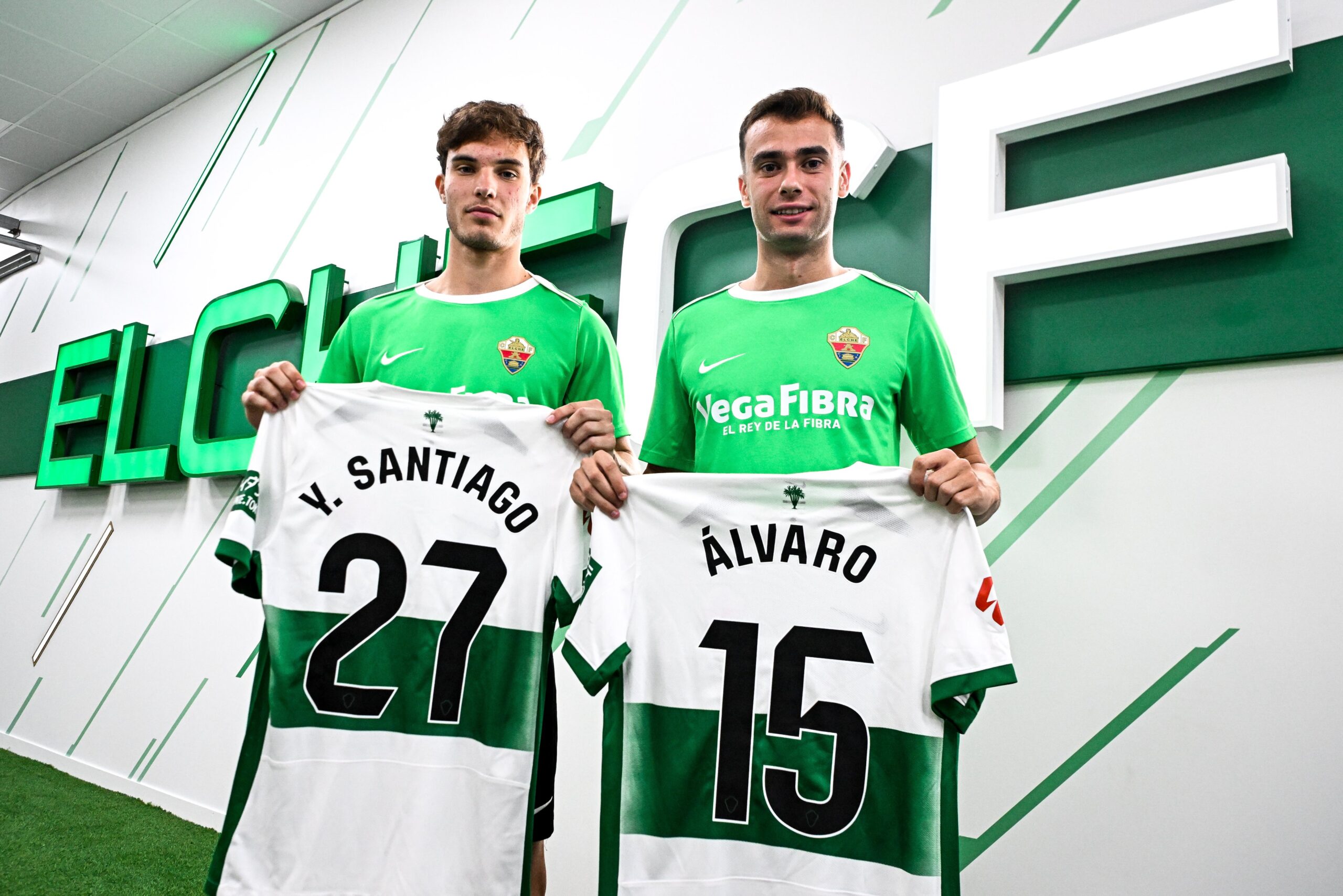 El Elche presenta a Núñez y Santiago tras la salida de Aragón