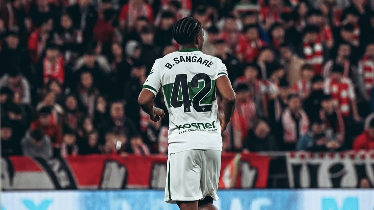 El Elche ejecuta la opción de compra de Buba Sangare y será franjiverde ...